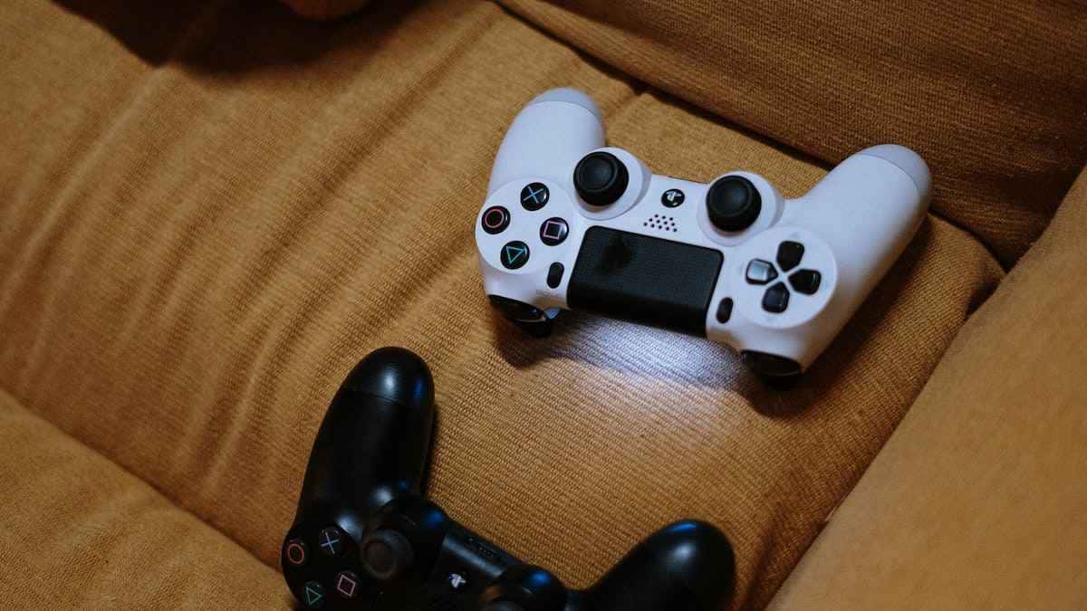 Qual a melhor opção de plano da PS Plus: Essential, Extra ou Deluxe ...